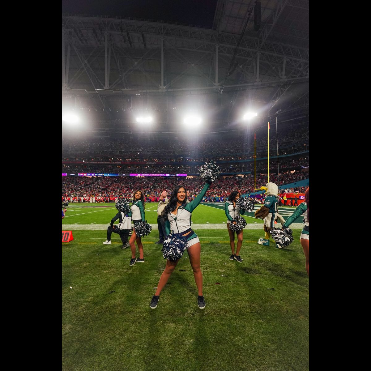 Former Eagles Cheerleader Shows Temple Alumni Can Do It All